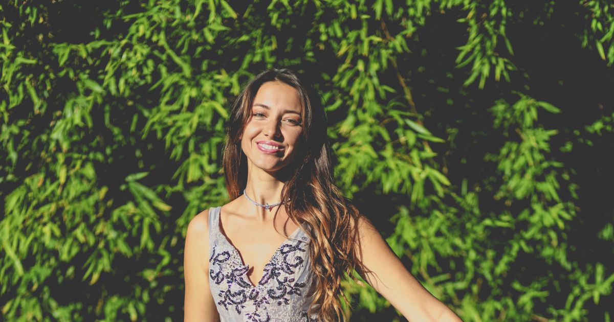 Exclusif - Delphine Wespiser défilant au milieu des avions lors du Gala ...