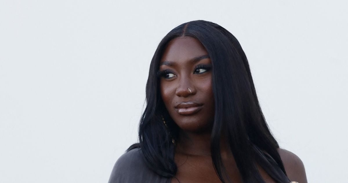 Aya Nakamura - Les célébrités au photocall du défilé Jacquemus pour la ...