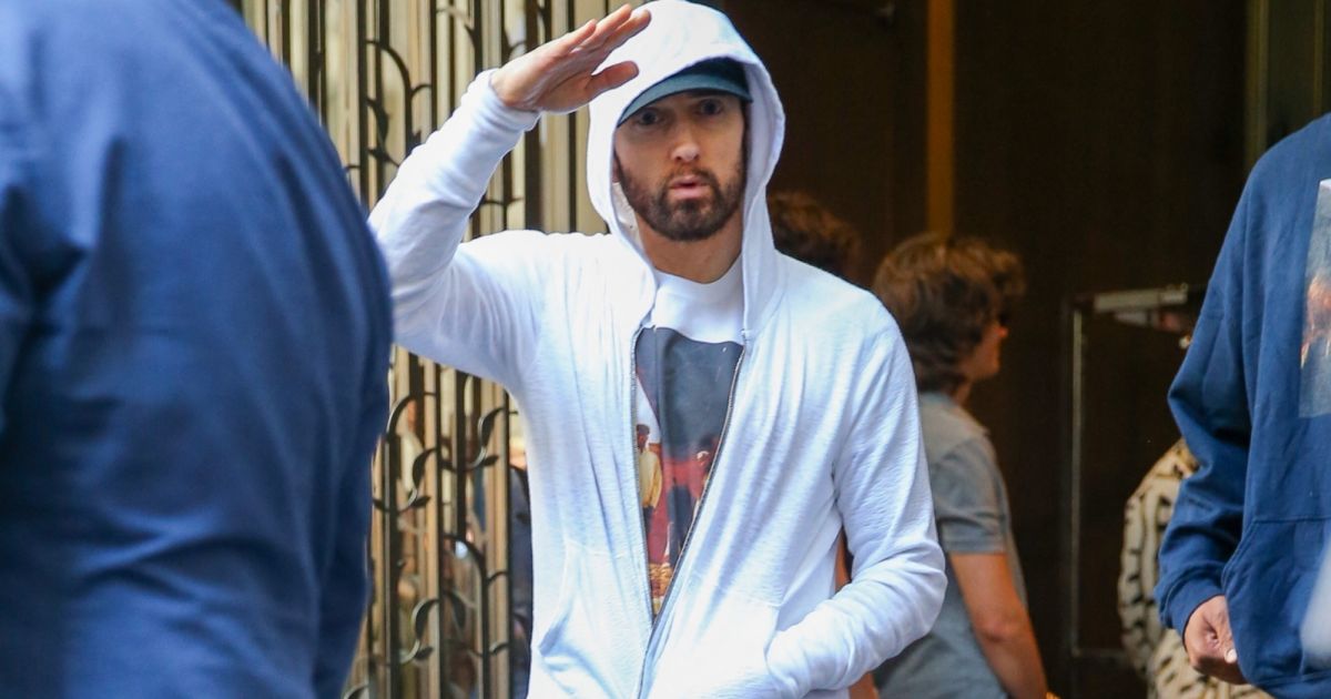 Eminem quitte l'hôtel Four Seasons à New York le 24 juin 2022. - Purebreak