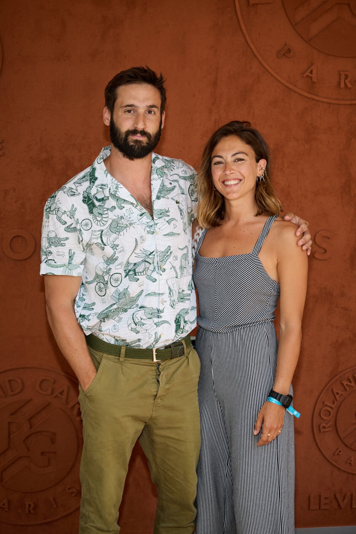 Photo : Guillaume Labbé et sa soeur Constance Labbé au village lors des ...
