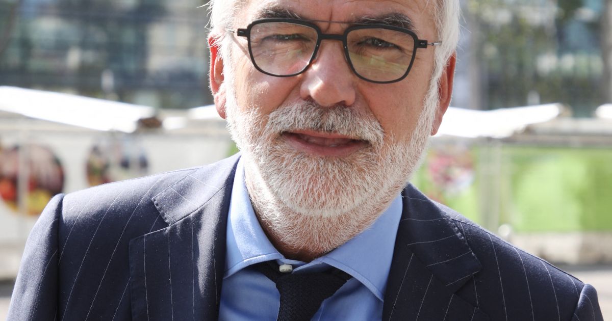 Exclusif - No Web - Pascal Praud à la sortie des studios RTL à Neuilly ...