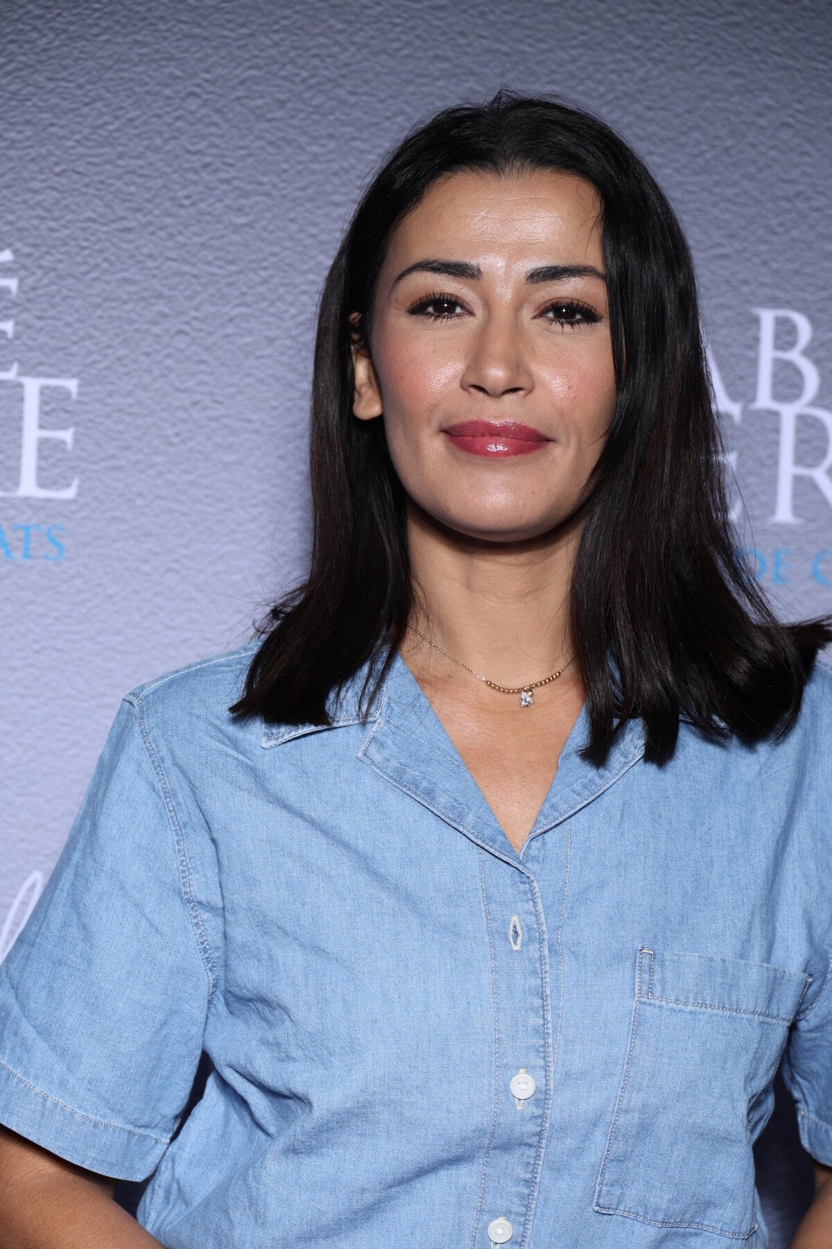 Photo : Karima Charni lors de l'avant-première du film "L'Abbé Pierre ...