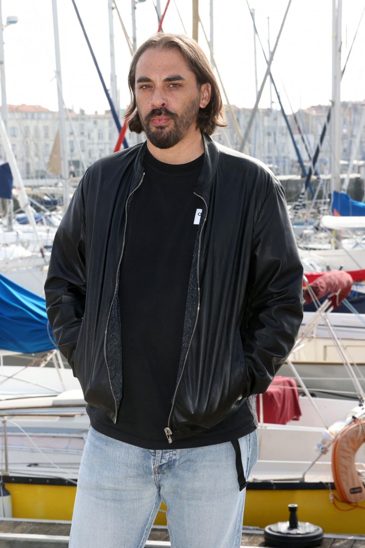 Photo : Gringe du téléfilm "VTC" - Photocall lors du Festival de la ...