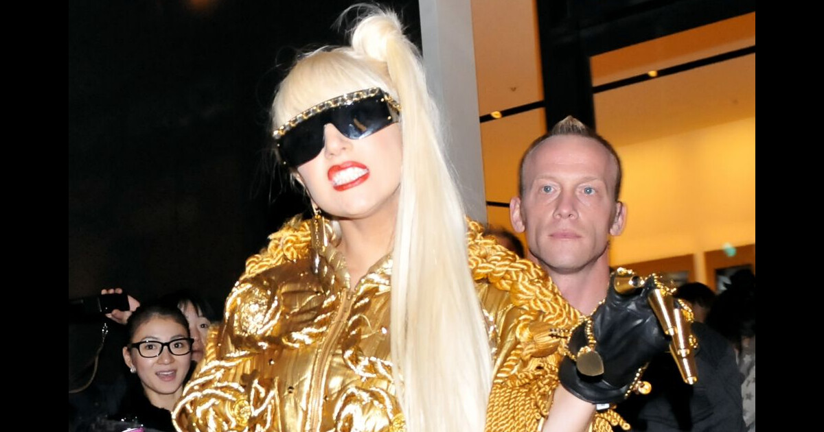 Lady Gaga en fauteuil roulant après son opération d'urgence - PureBreak