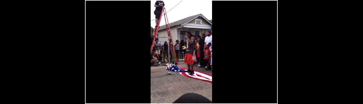 Photo : Lil Wayne piétine le drapeau américain - PureBreak