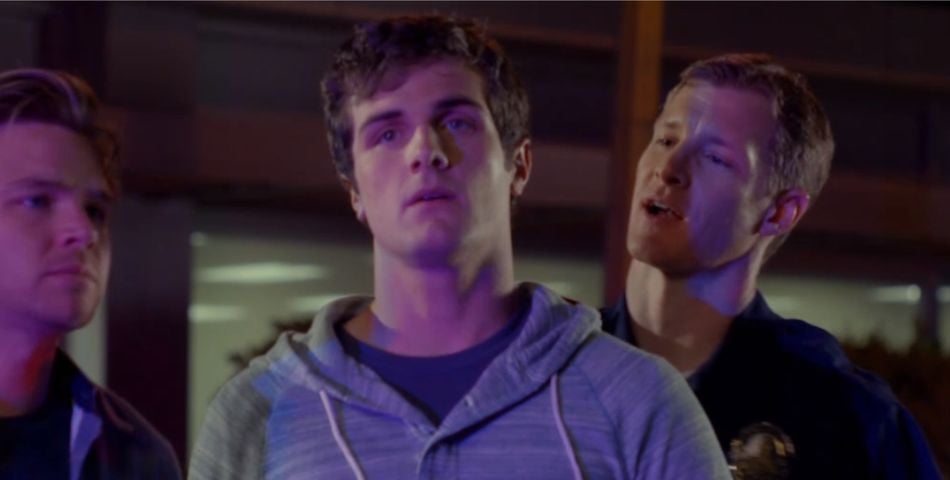 Awkward saison 4 : Matty arrêté par la police - Purebreak