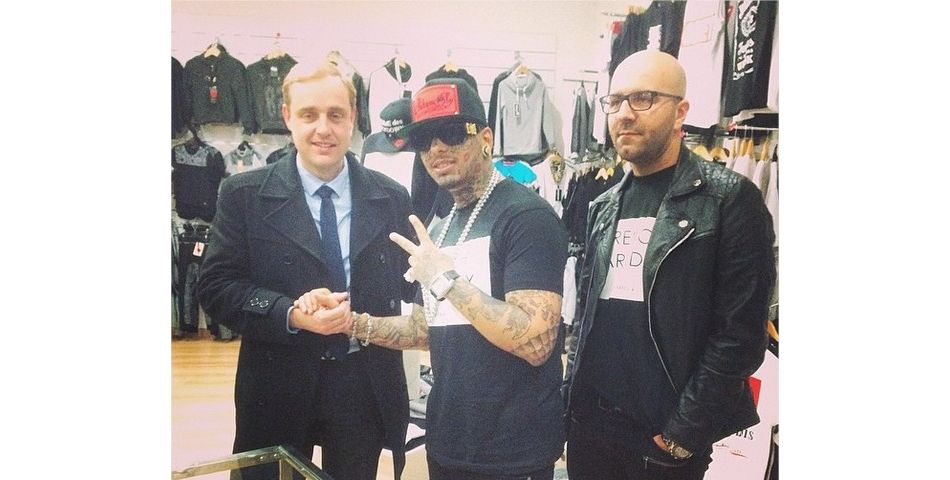 Swagg Man en compagnie d'Olivier Gacquerre, le maire de Béthune (Nord ...