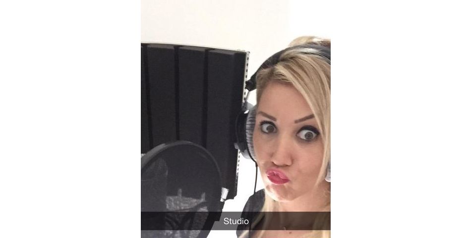 Julie (Secret Story 8) en studio : elle prépare un single pour ses fans ...