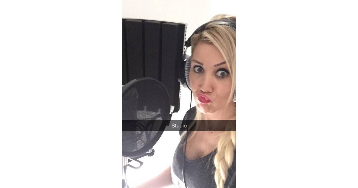 Julie (Secret Story 8) en studio : elle prépare un single pour ses fans ...