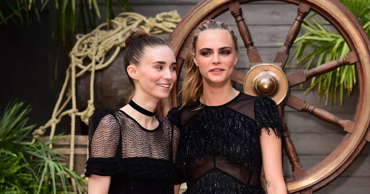 Cara Delevingne et Rooney Mara à l'avant-première du film Pan à Londres ...