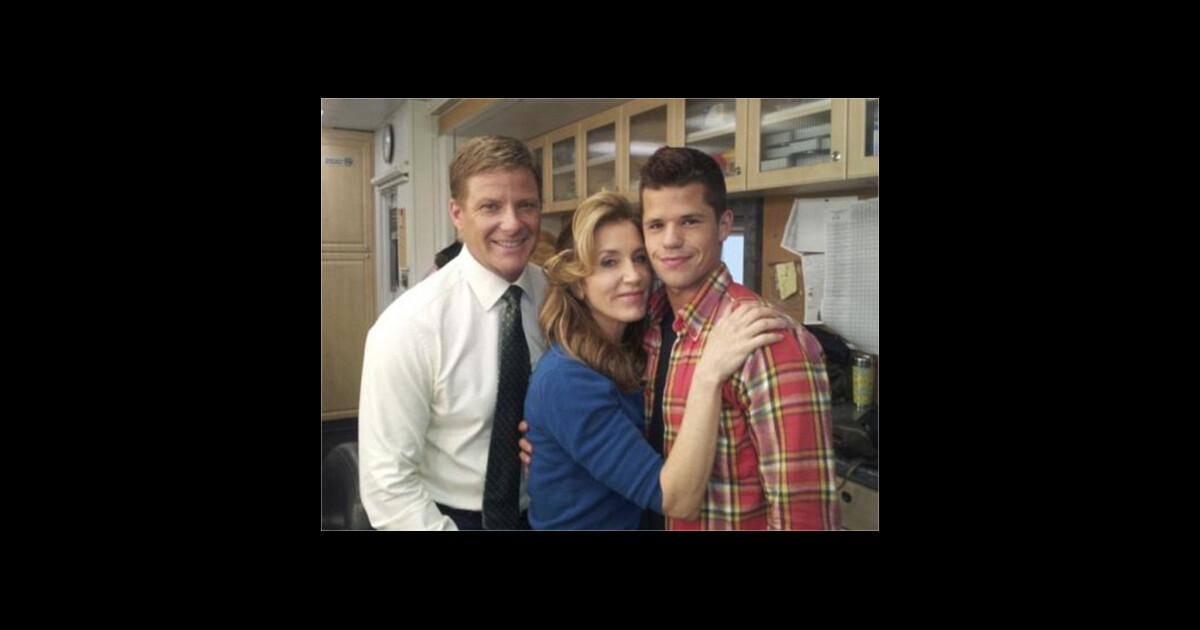 Charlie Carver : Felicity Huffman et les stars de Teen Wolf réagissent ...