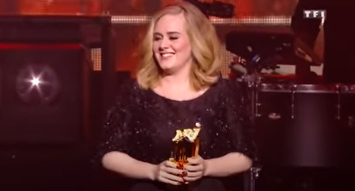 Vidéo : Adele aux NRJ Music Awards en 2015 - PureBreak