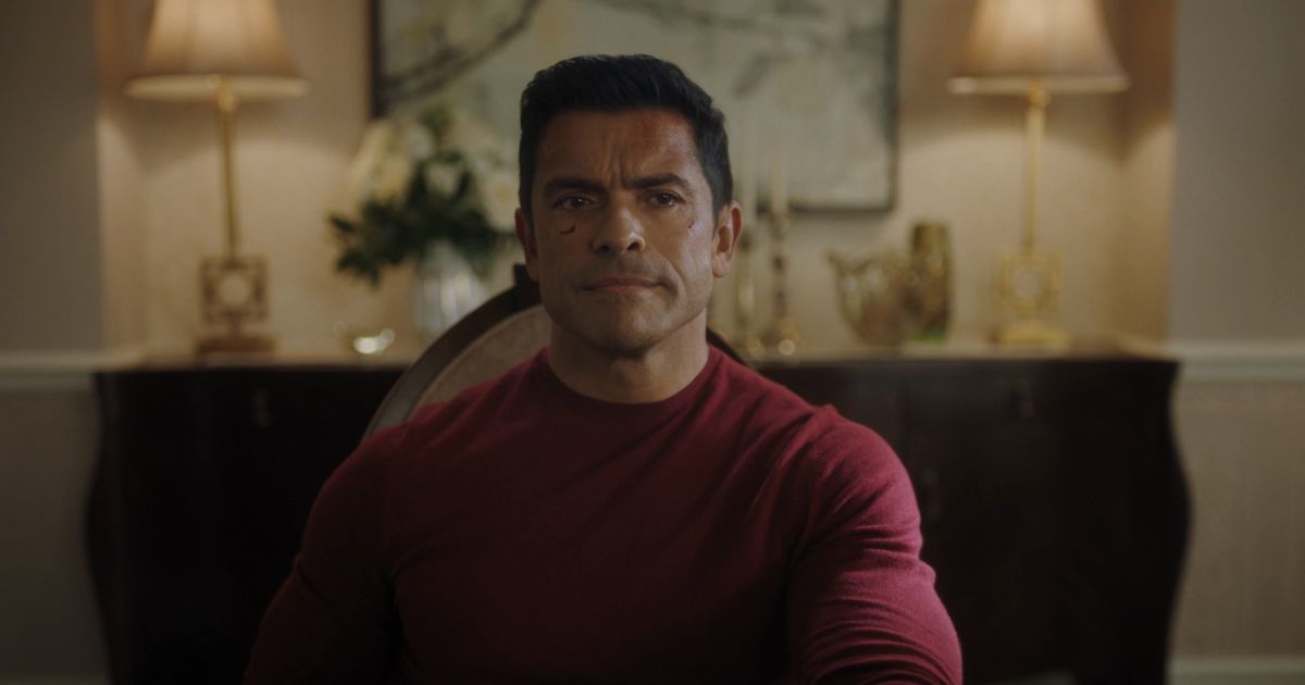Riverdale saison 5, épisode 2 : Hiram (Mark Consuelos) sur une photo ...