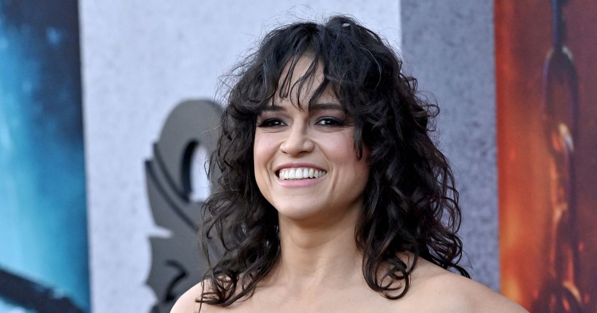 Michelle Rodriguez à la première du film Dungeons & Dragons: Honor ...