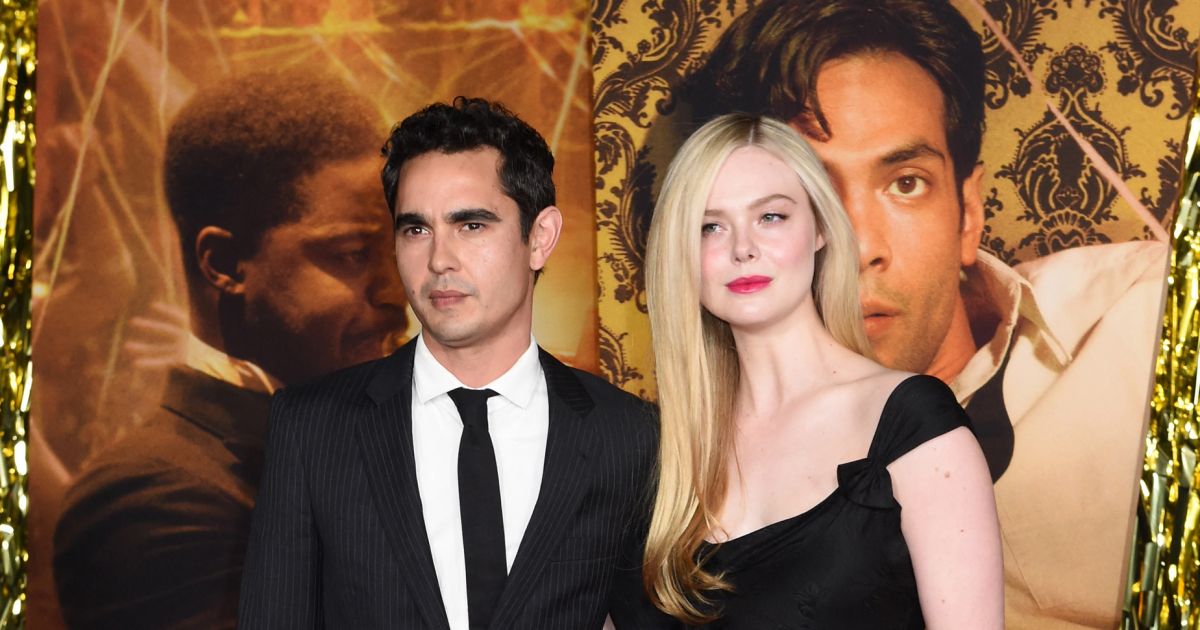 Max Minghella et sa compagne Elle Fanning à la première du film Babylon ...