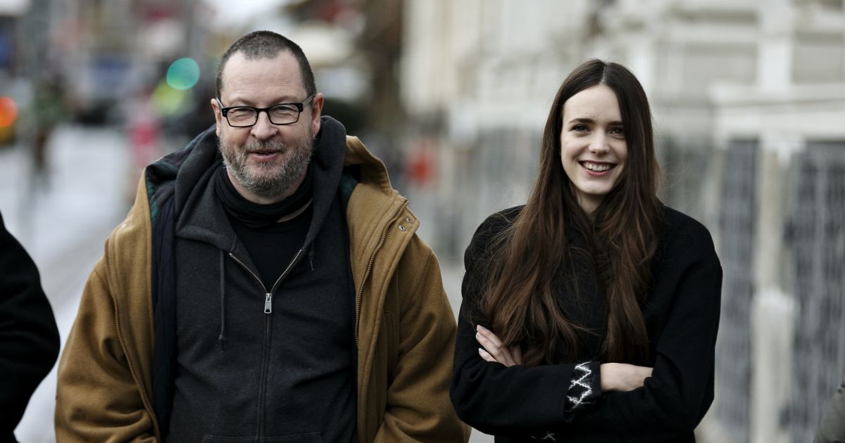 Lars von Trier et Stacy Martin lors du photocall du film Nymphomaniac a ...
