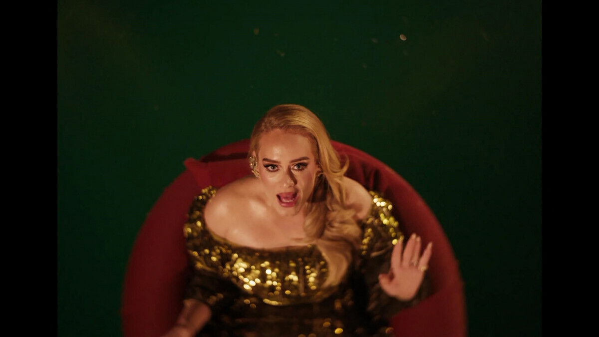 Photo : Adèle dans le clip de sa chanson "I Drink Wine". Los Angeles. Le 27 octobre 2022 ...