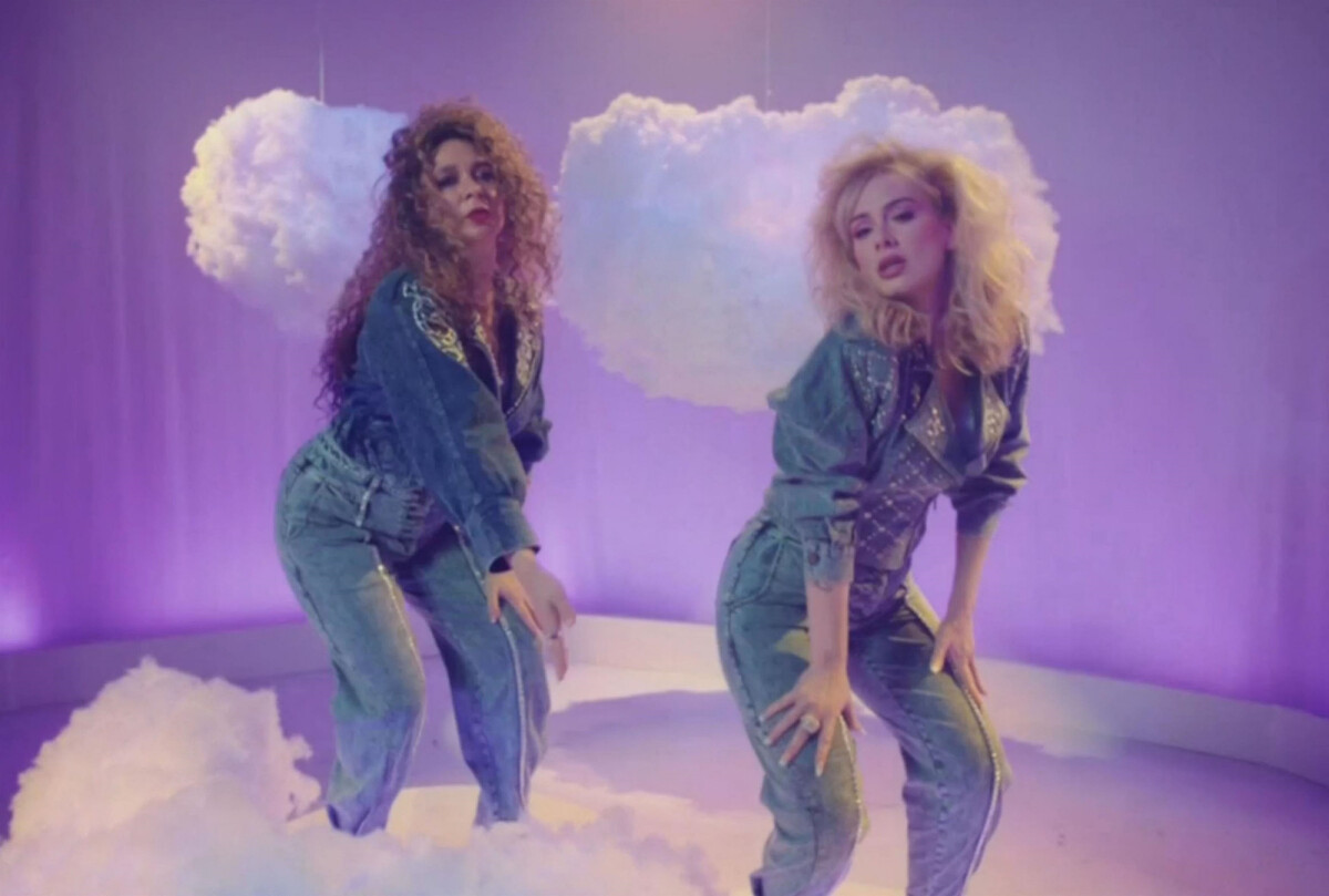 Photo : Adele très amaigrie et superbe dans l'émission Saturday Night Live à Los Angeles, le 24 ...