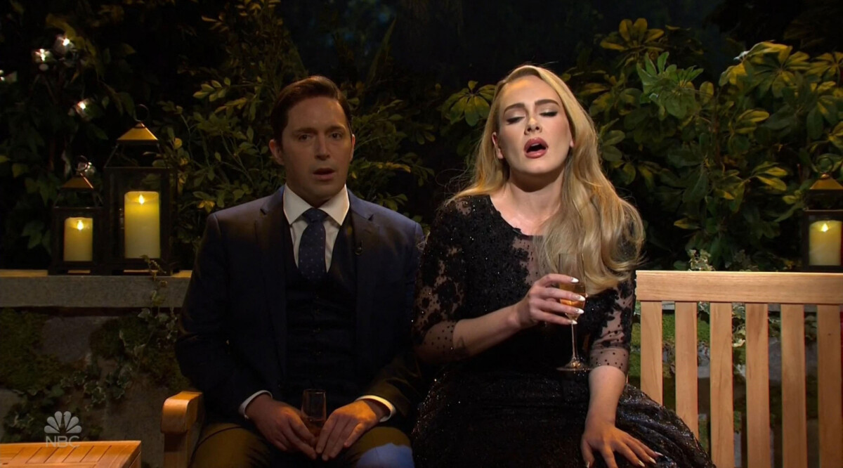 Photo : Adele joue un sketch au Saturday Night Live à Los Angeles, le ...