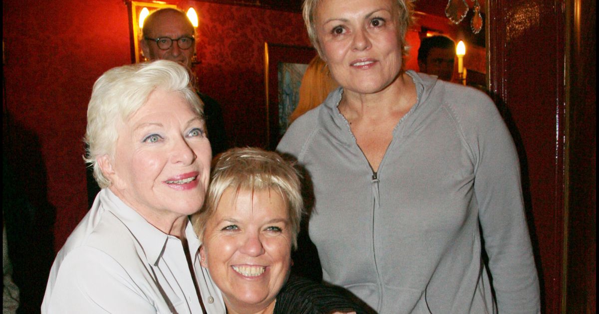 Line Renaud, Mimie Mathy et Muriel Robin à la générale de Fugueuses au ...