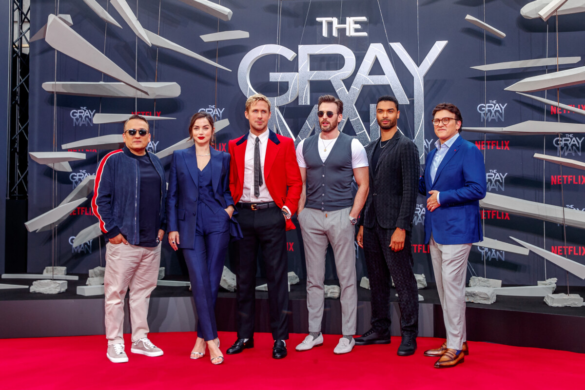 Photo : Joe Russo, Ana de Armas, Ryan Gosling, Chris Evans, Rege-Jean ...