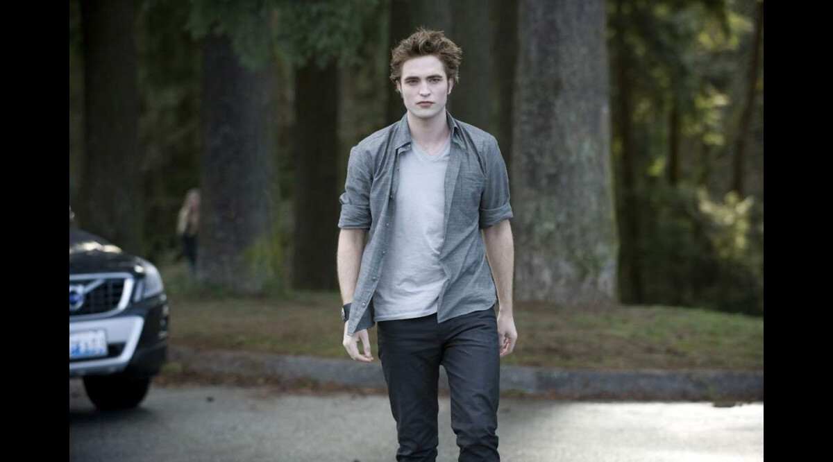 Photo : Entre Edward et sa Volvo, c'est une grande histoire d'amour ...