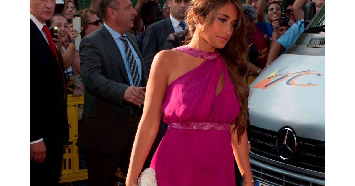 Antonella Roccuzzo, la compagne de Lionel Messi, au mariage de Xavi, le ...