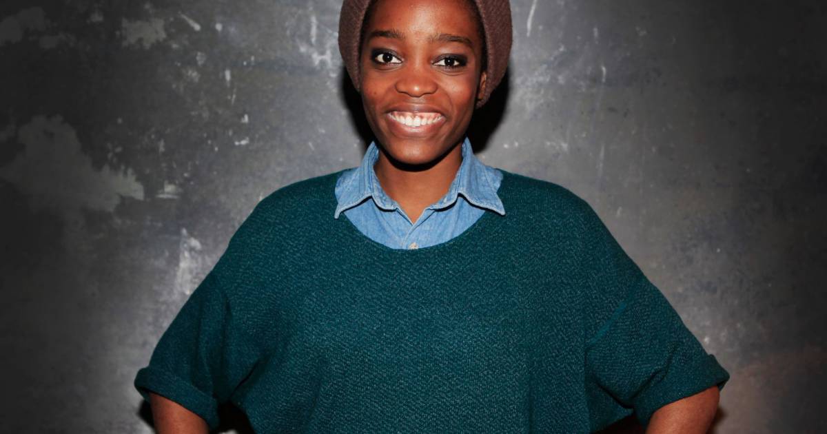 Irma : un concert original dans une vitrine des Galeries Lafayette ...