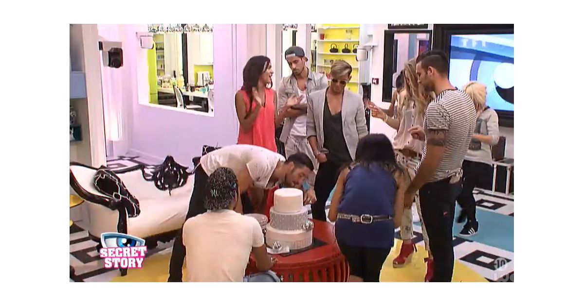 Secret Story 8 : Steph fête son anniversaire - Purebreak