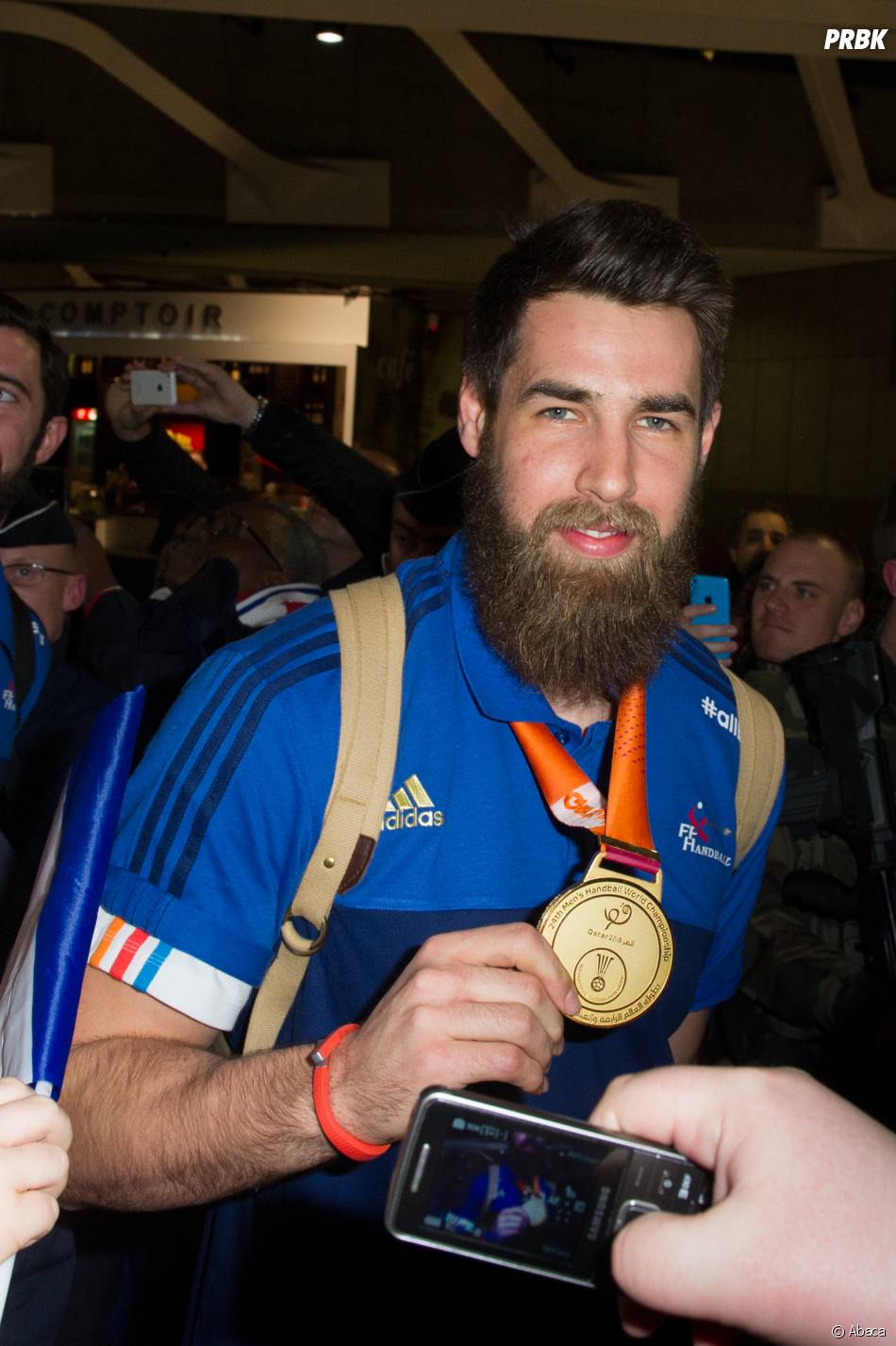 Luka Karabatic à l'aéroport de Roissy de retour du Qatar après la ...