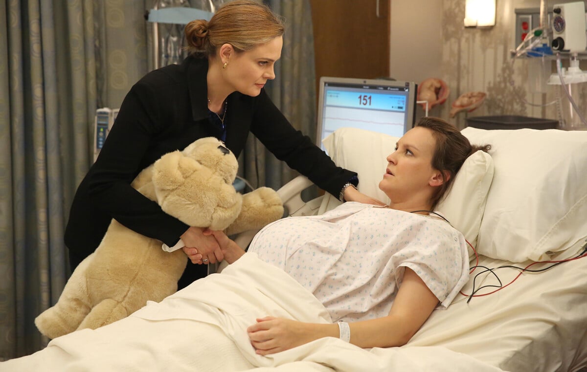 Photo : Bones saison 10 : Daisy accouche dans l'épisode 10 - PureBreak