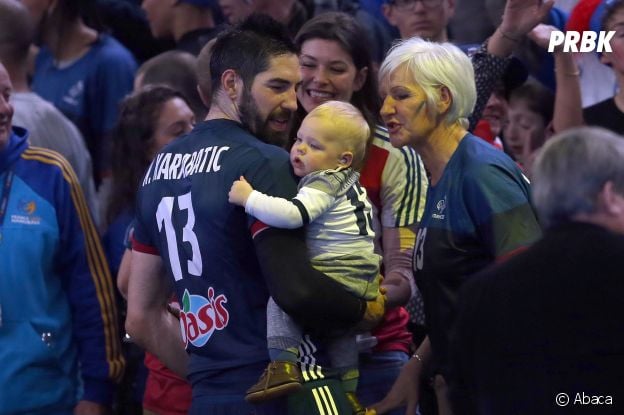 Nikola Karabatic papa poule avec son fils Alek : la star des Bleus va ...