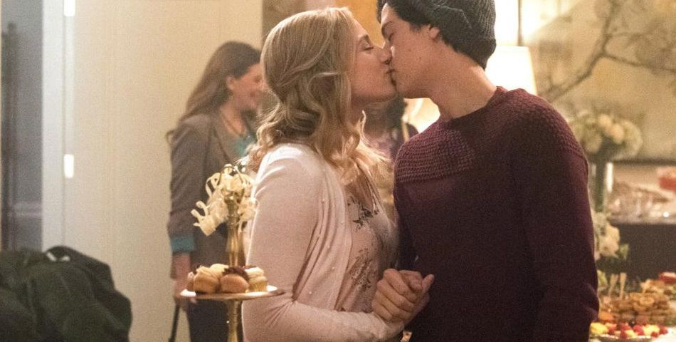Riverdale Saison 2 Betty A Rompu Avec Jughead Dans Lépisode 5