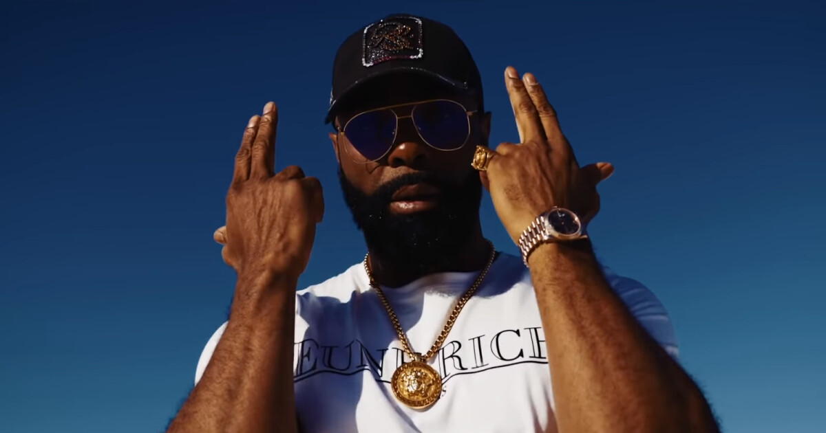 Clip "Gun Salute" : Kaaris pris pour cible en plein désert ? - PureBreak