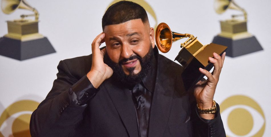 Grammy Awards 2020: Khalid sur le red carpet avec son prix - Purebreak