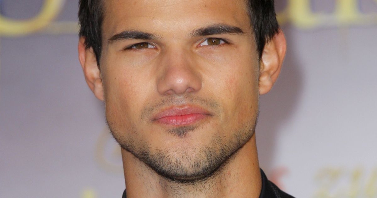 Taylor Lautner - Avant-Premiere du film Twilight Breaking Dawn 2 a ...
