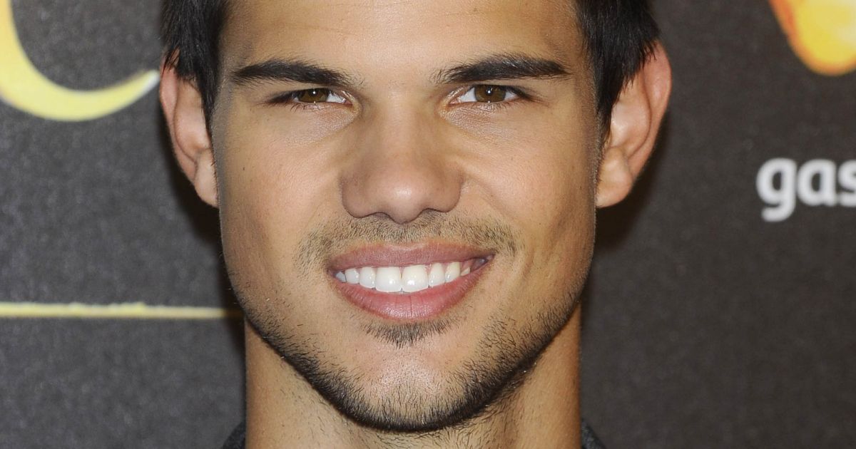 Taylor Lautner - Avant-Premiere du film Twilight Breaking Dawn 2 a ...