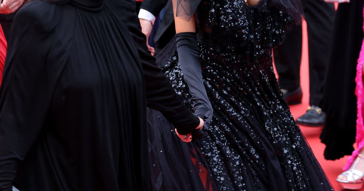 Rossy de Palma, Nabilla Benattia-Vergara - Montée des marches du film « Killers of the flower ...