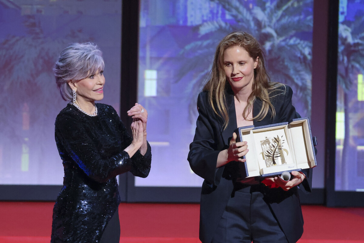 Photo : Même octogénaire, Jane Fonda se fait encore menotter par la ...
