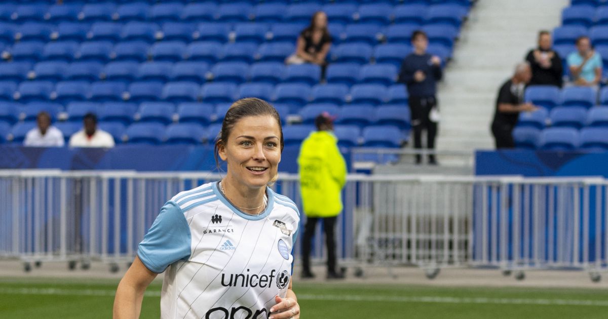 Laure Boulleau lors du match de football caritatif Le match des héros ... Laure Boulleau lors du match de football caritatif Le match des héros ...