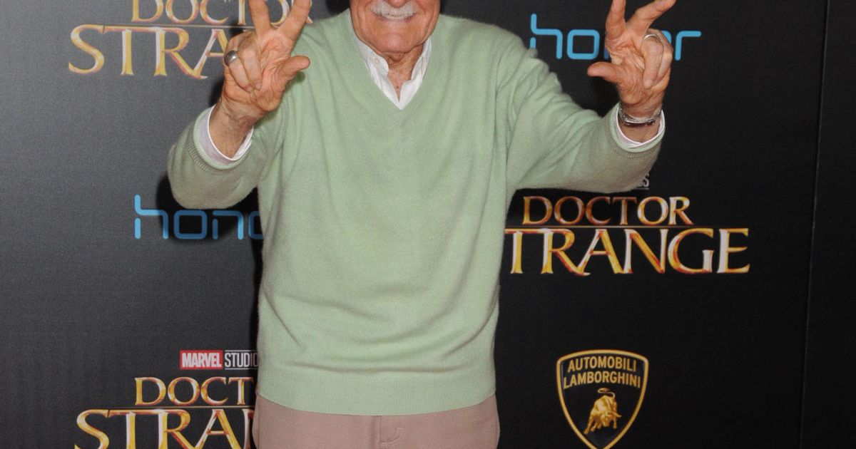 Stan Lee lors de la première de ''Doctor Strange'' à Hollywood, le 20 ...