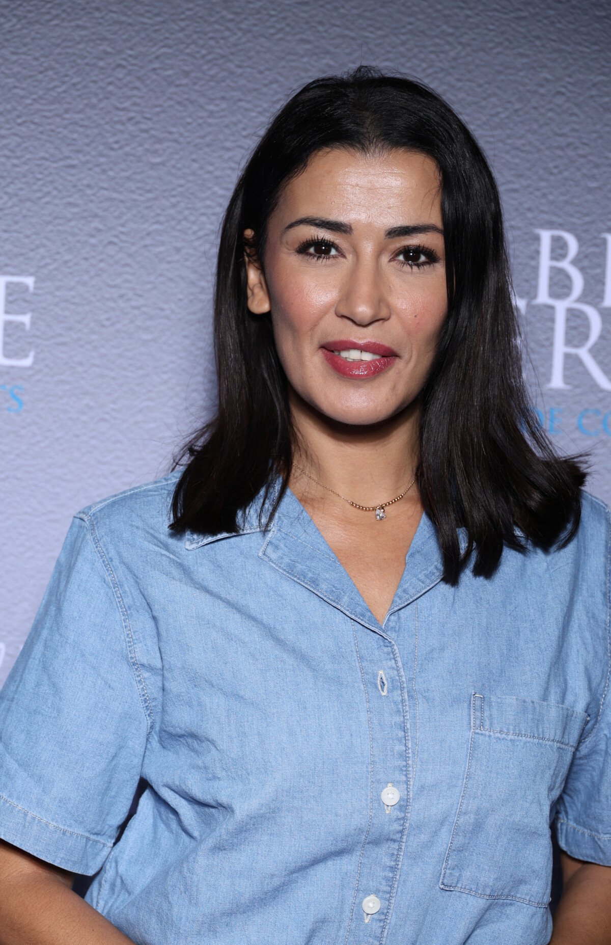 Photo : Karima Charni lors de l'avant-première du film "L'Abbé Pierre ...