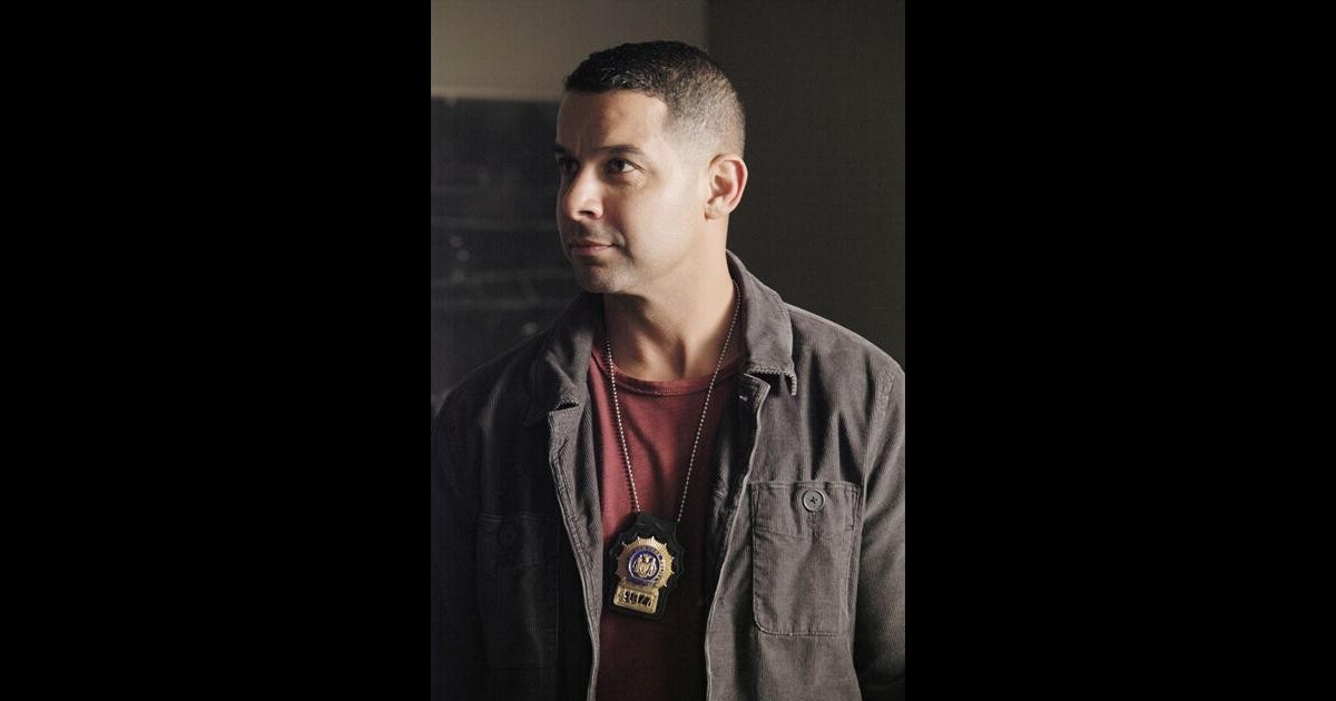 Castle saison 5 : retour vers le passé pour Esposito (SPOILER) - PureBreak