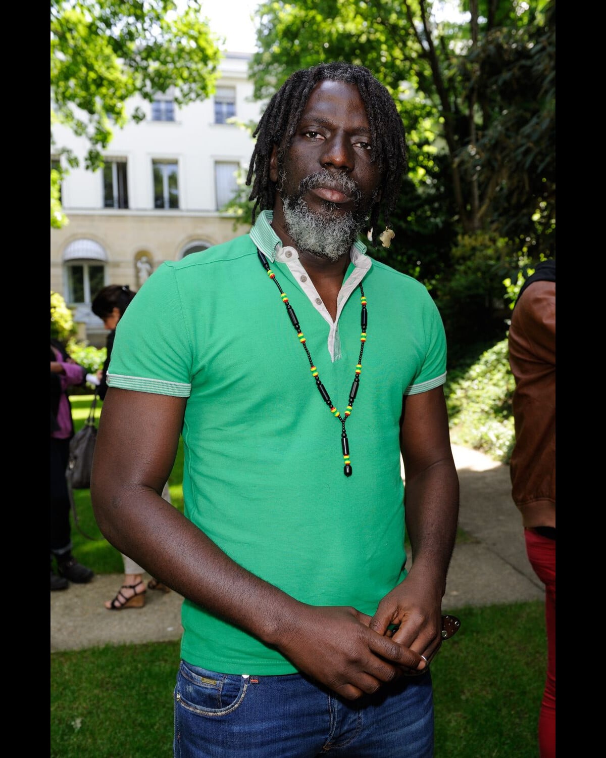 Photo : Tiken Jah Fakoly refuse de se plier aux demandes d'un policier ...