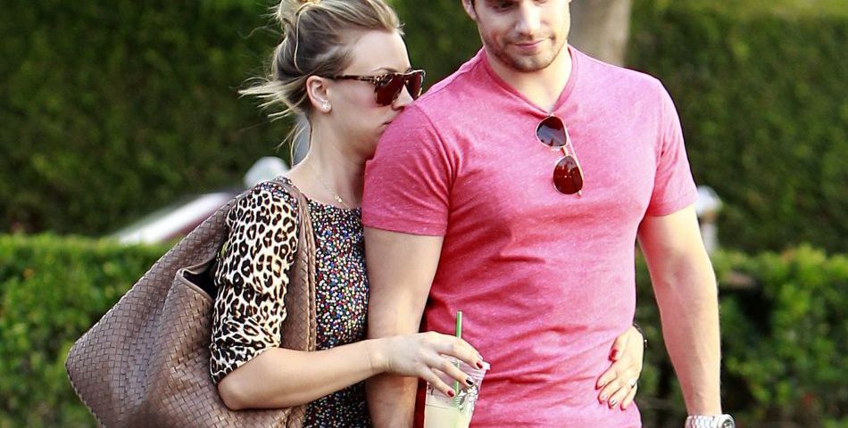 Kaley Cuoco profite des bras musclés d'Henry Cavill, le 3 juillet 2013 ...