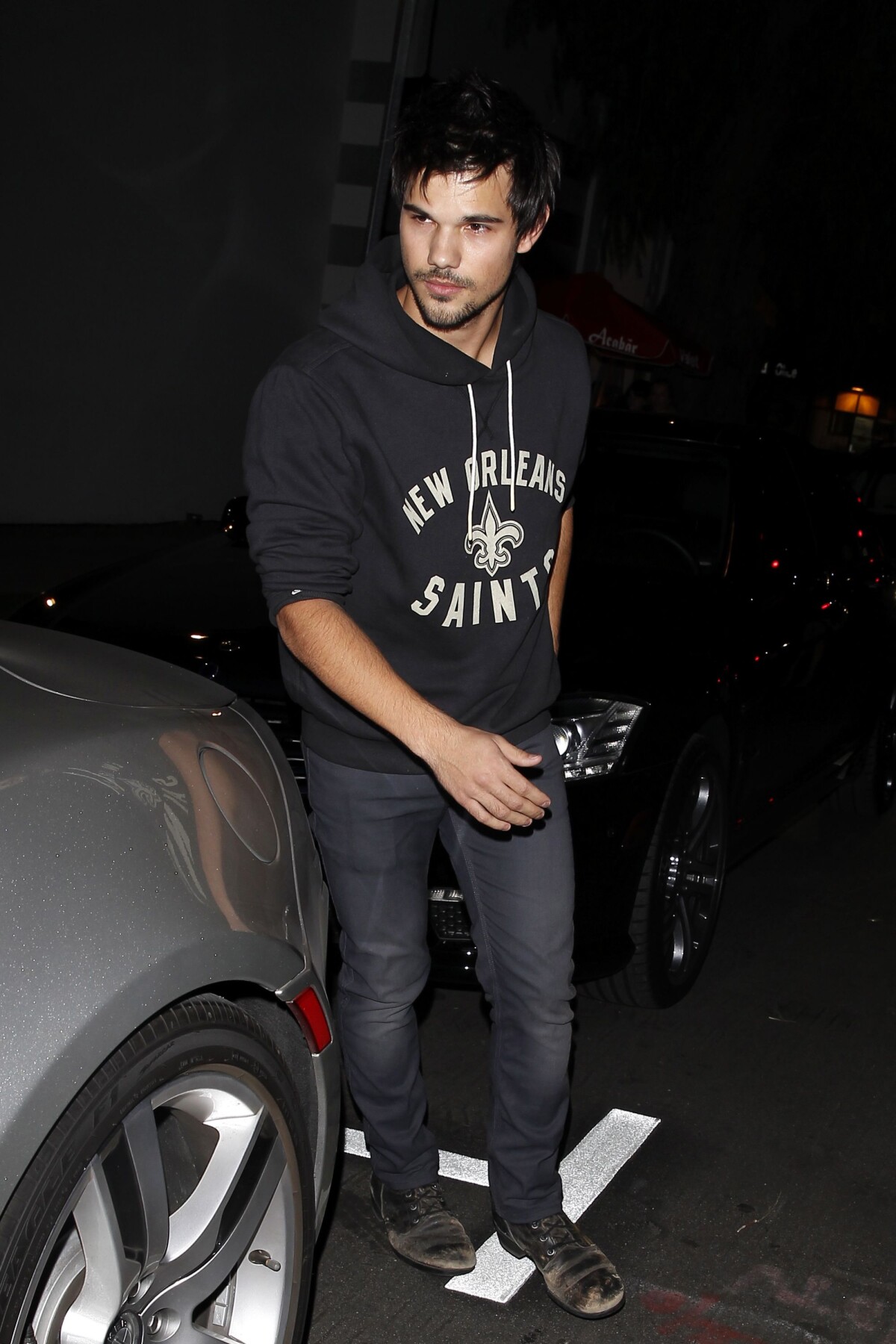 Photo : Taylor Lautner en mode casual à Los Angeles le 11 décembre 2013 ...