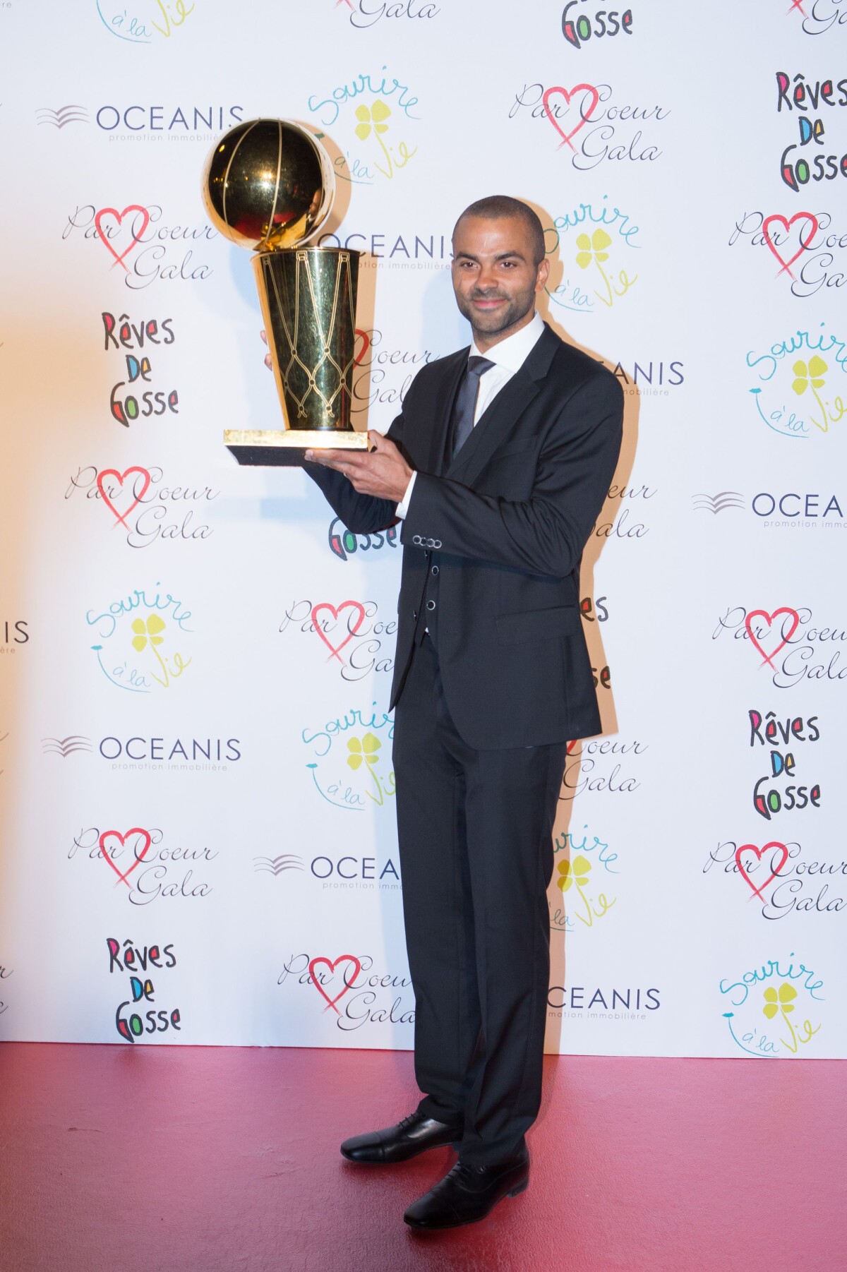 Photo : Tony Parker prend la pose au 9ème gala Par Coeur, le 25 ...
