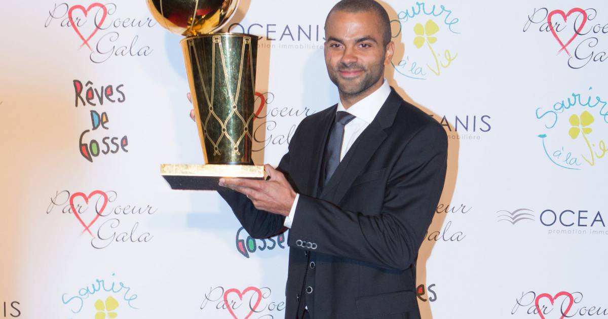 Tony Parker prend la pose au 9ème gala Par Coeur, le 25 septembre 2014 ...