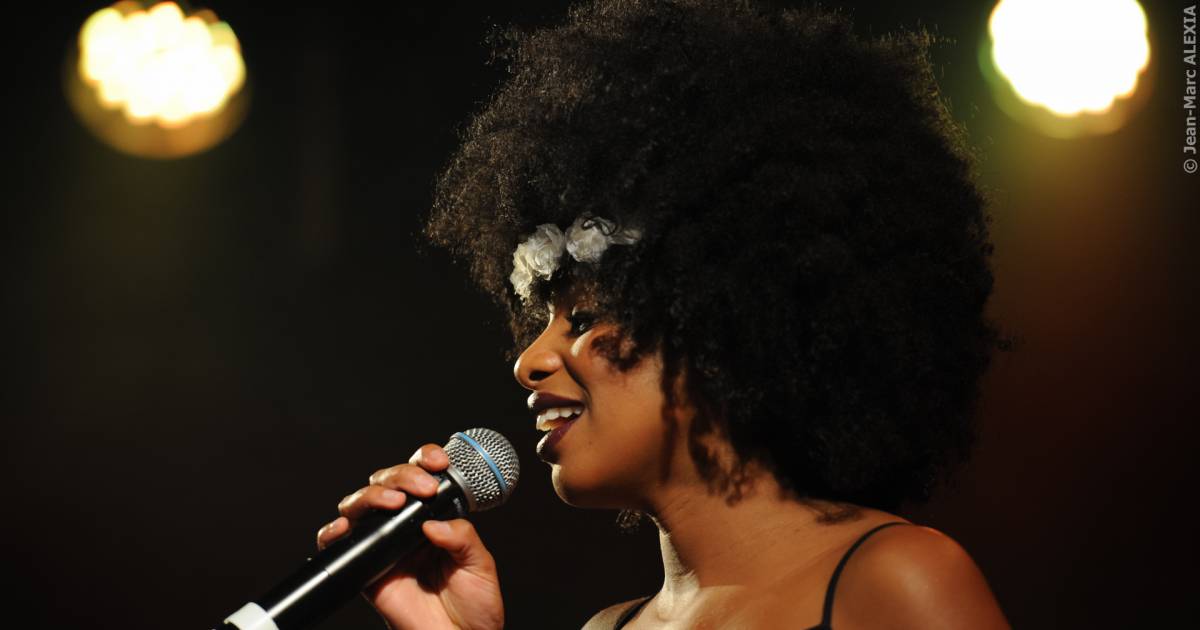 Jennifer Dias au concert de la Fête de la musique enregistré au Divan ...