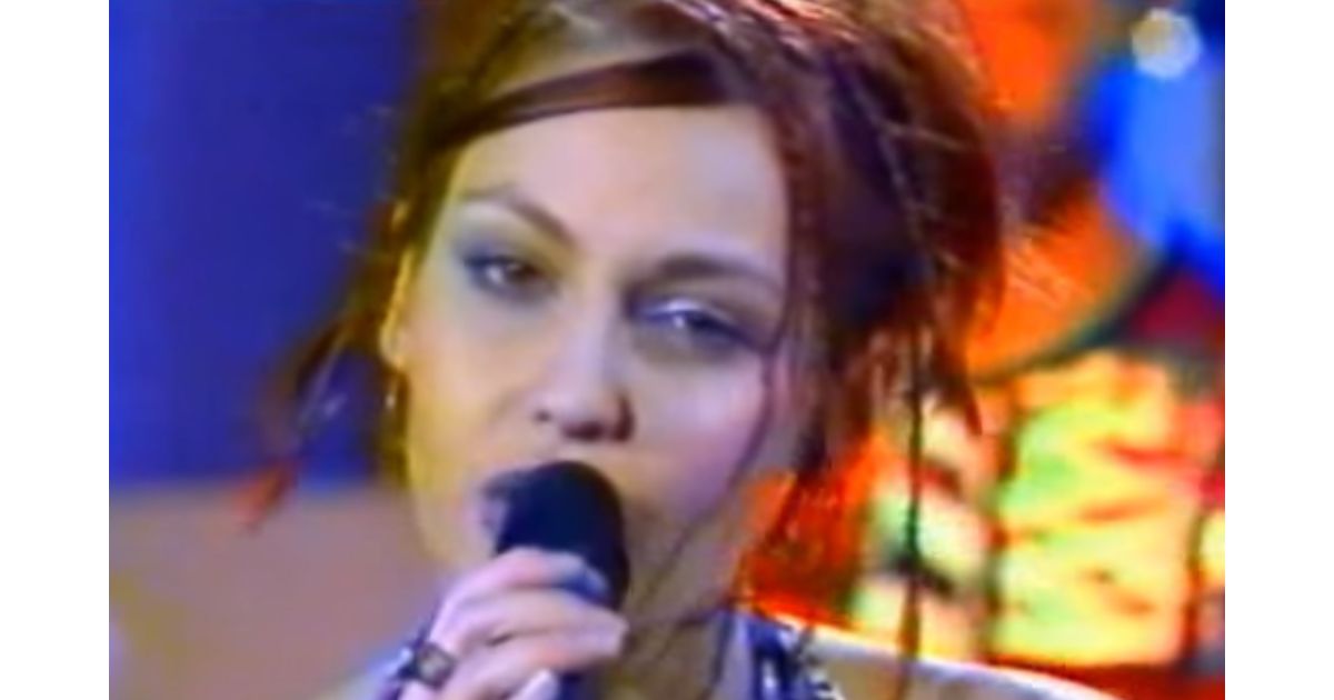 Jessica Marquez, chantant en duo avec Larusso dans Star Academy 1 ...